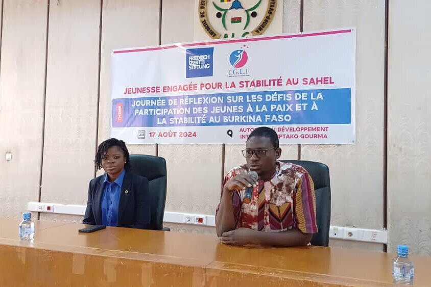 Journée de réflexion sur les défis de la participation des jeunes à la paix et à la stabilité au ...